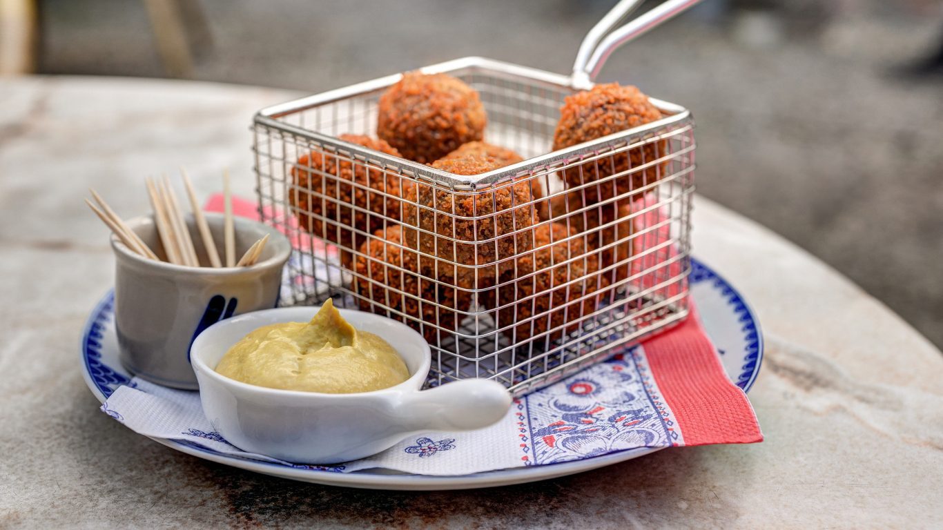 Dutch cuisine exploration: must-try foods and local delicacies - Eastmen